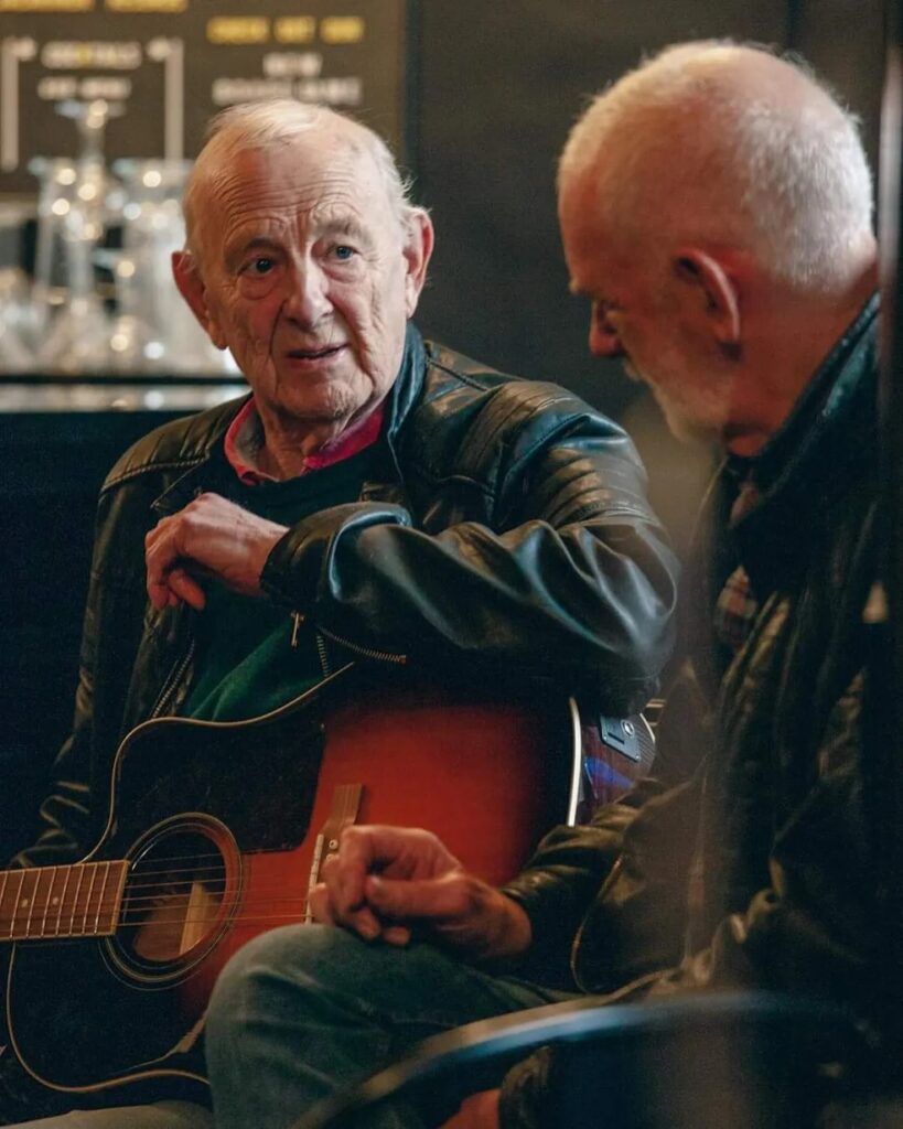 Chas Newby, ex-baixista do Beatles, morre aos 81 anos - Blog do GM